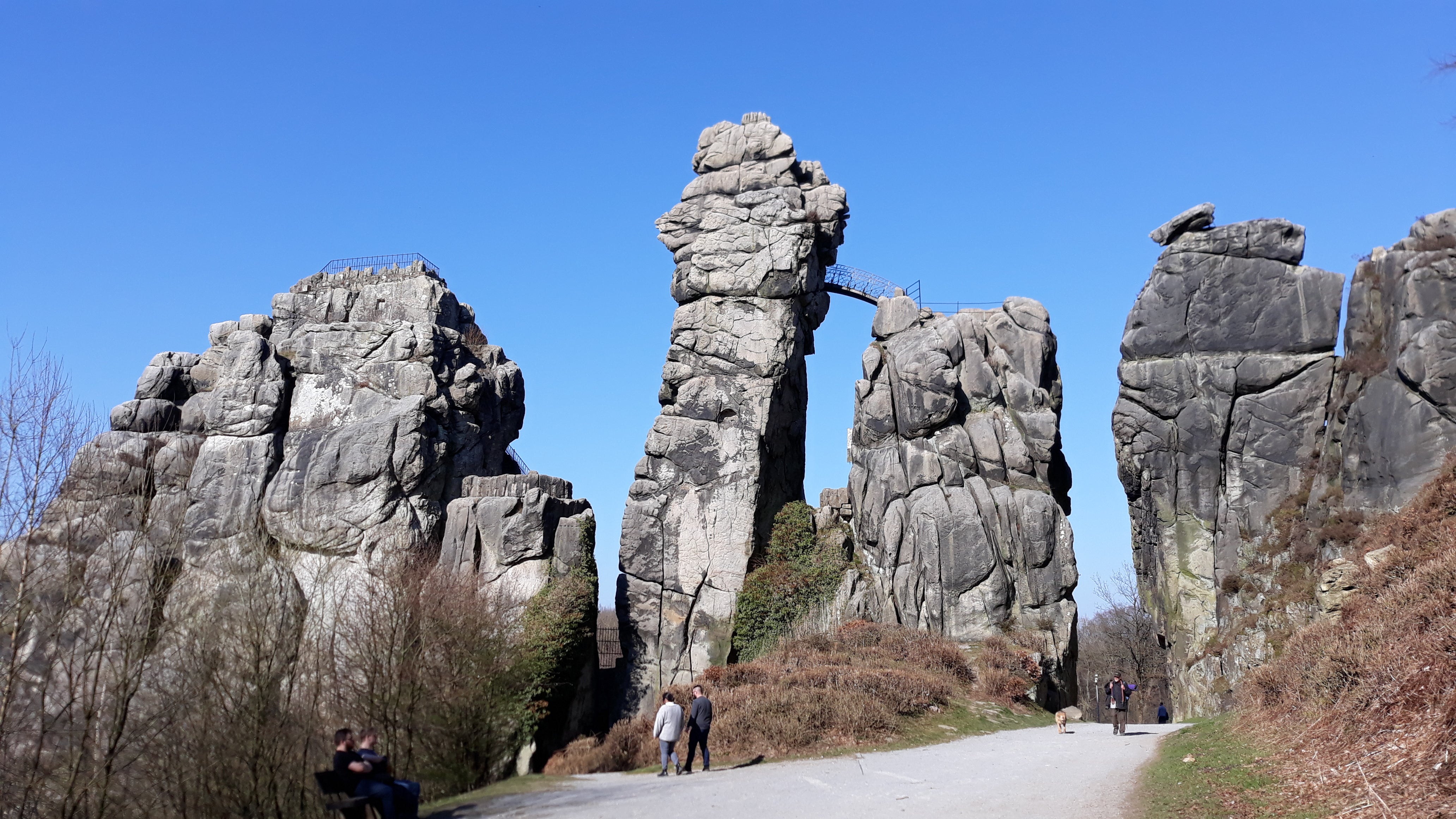 Die Externsteine, eine mystische Kulturstätte im Herzen ostwestfalens ...